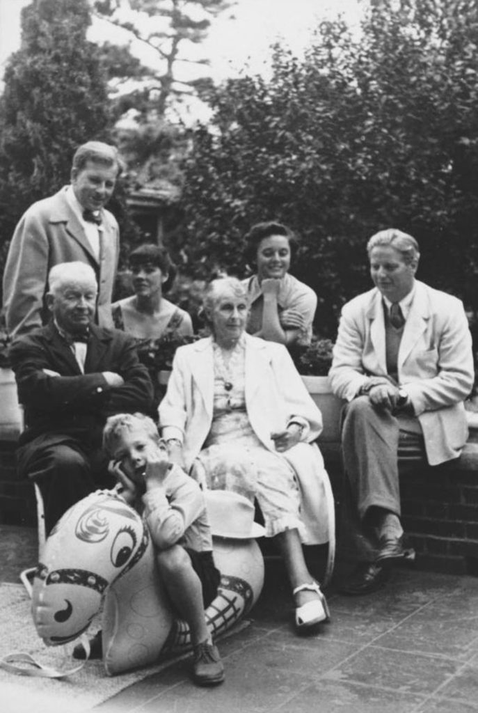 Tanti auguri alla Signora Knoll che oggi compie 100 anni!