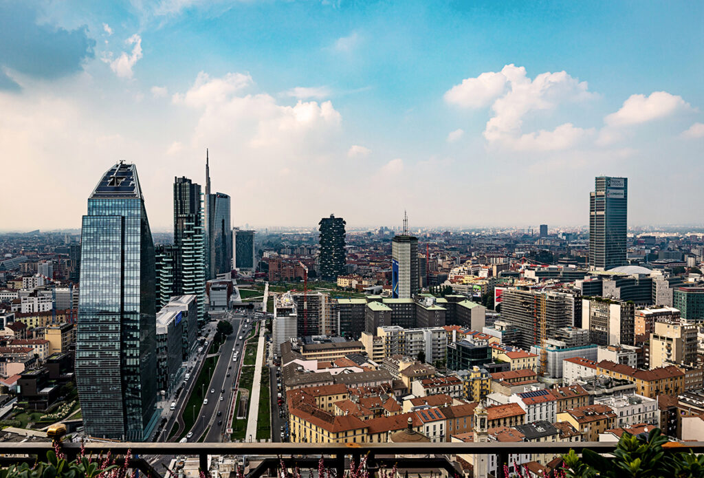 L'attico in affitto della Torre Breda a Milano